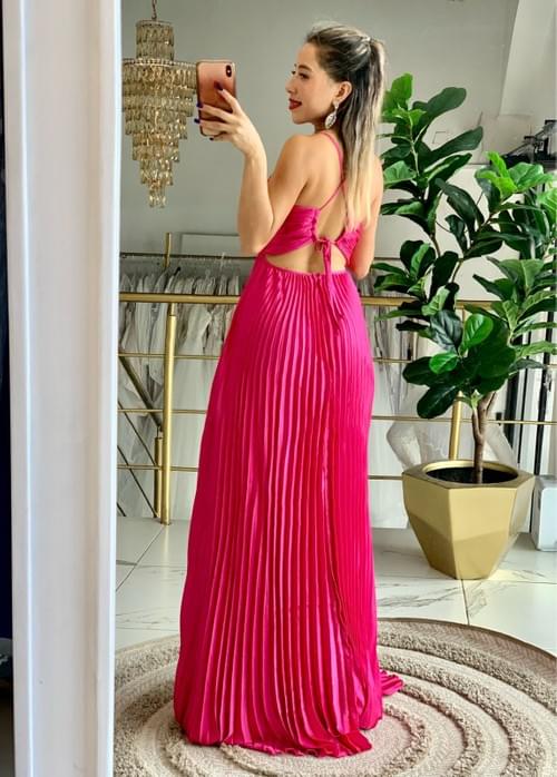 vestido-rosa-fiusha-plisado-con-escote-en-espalda