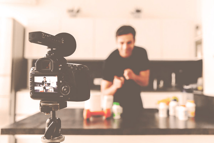 How to Become a Successful Vlogger - Strikingly