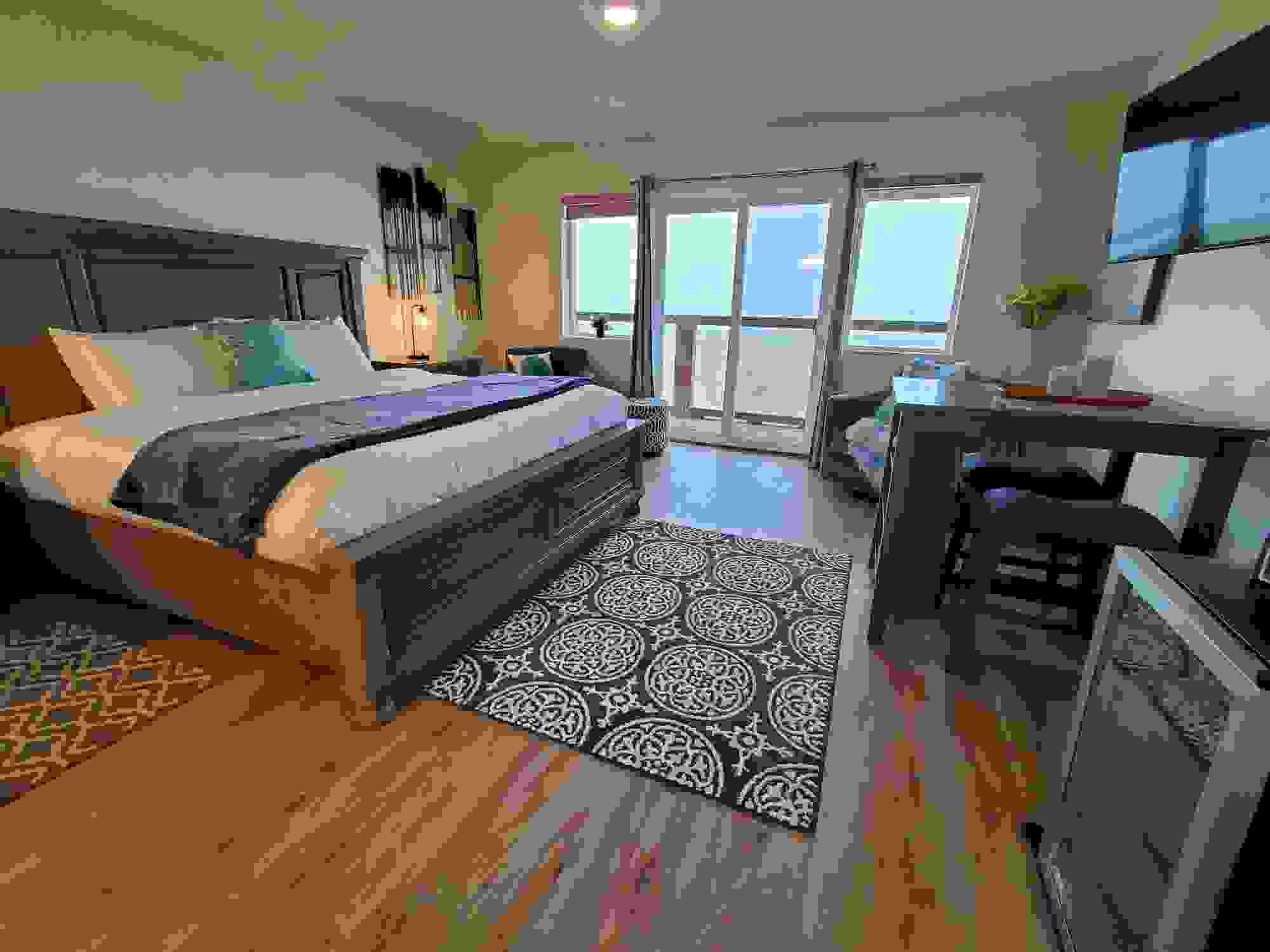 Rooms & Suites - Moonstone Beach Motel