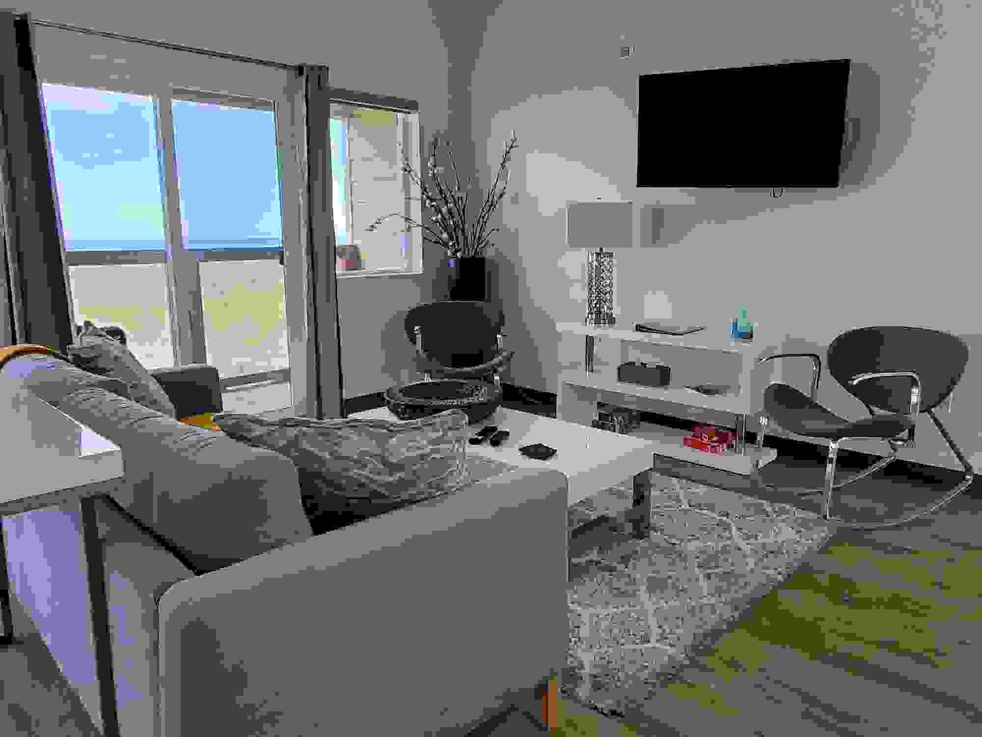 Rooms & Suites - Moonstone Beach Motel