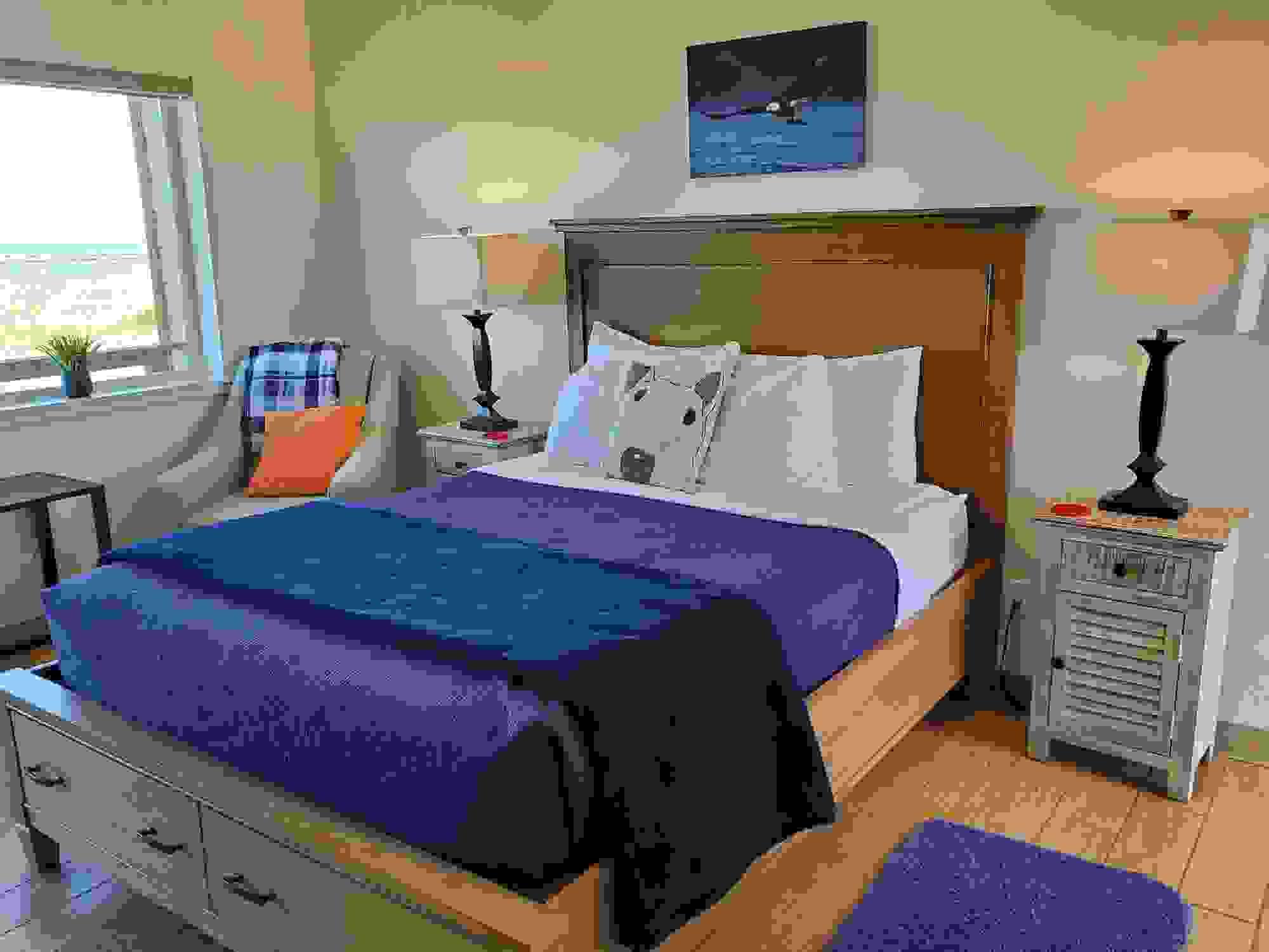 Rooms & Suites - Moonstone Beach Motel