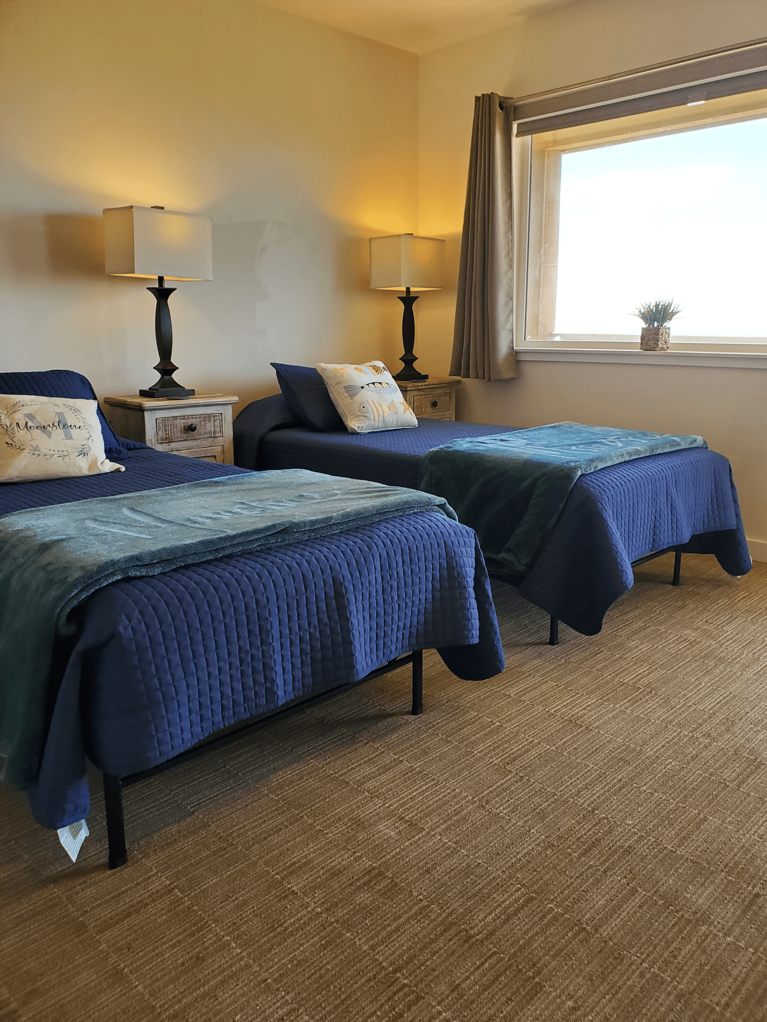 Rooms & Suites - Moonstone Beach Motel