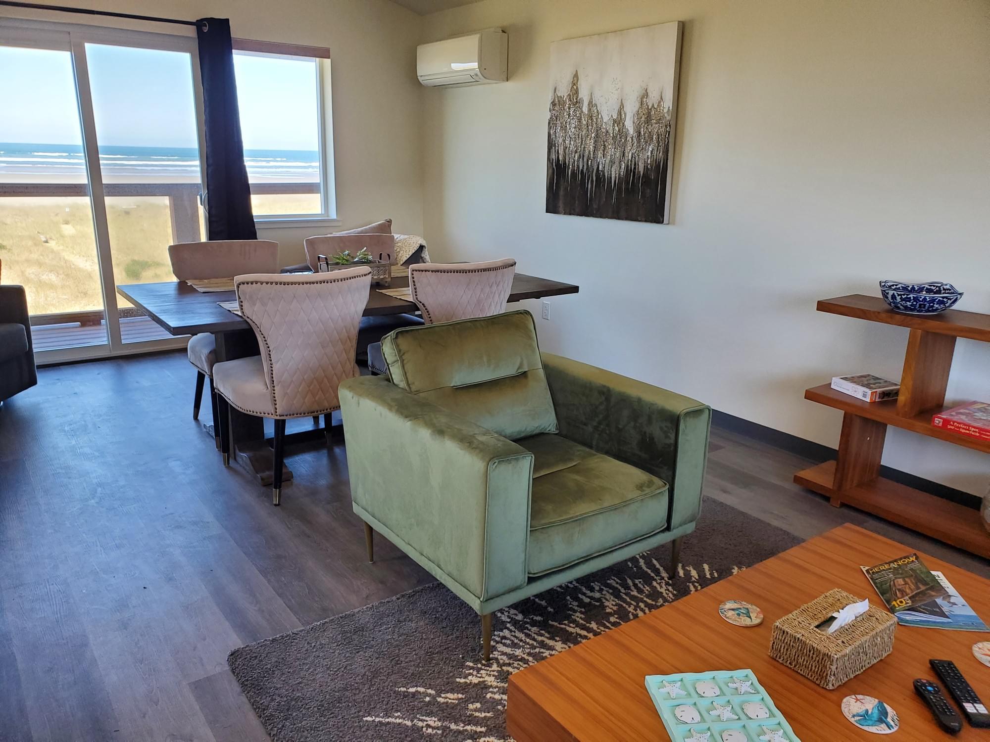 Rooms & Suites - Moonstone Beach Motel