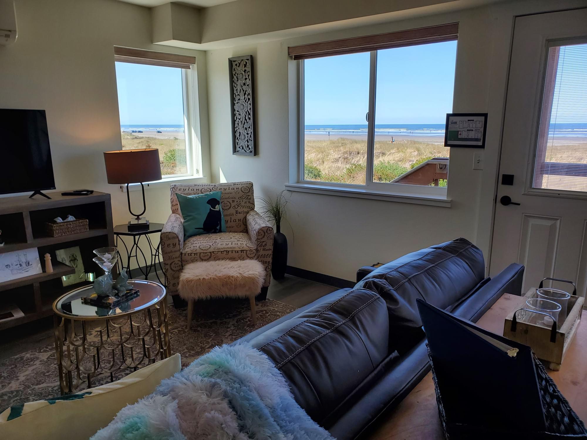 Rooms & Suites - Moonstone Beach Motel