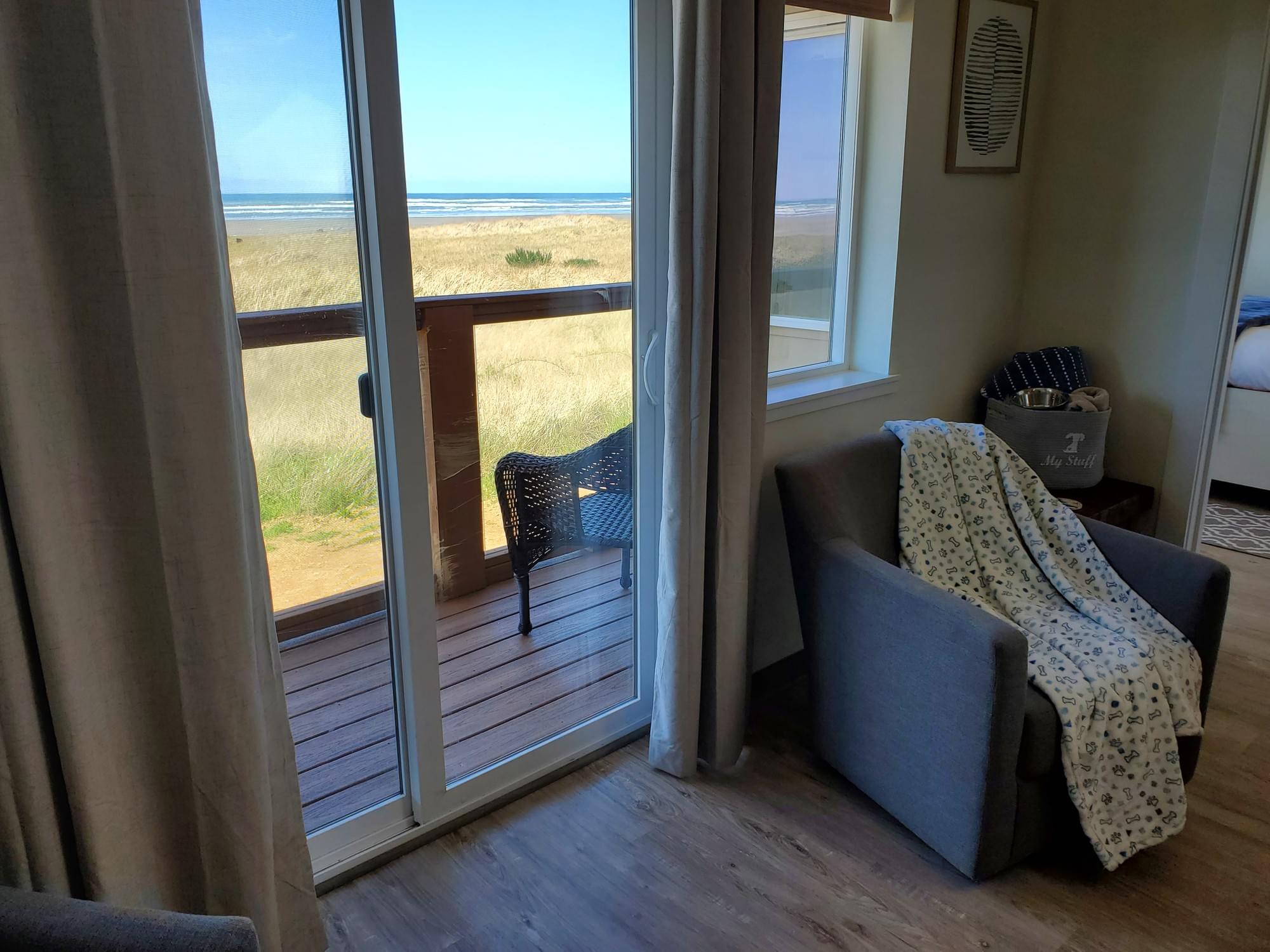 Rooms & Suites - Moonstone Beach Motel