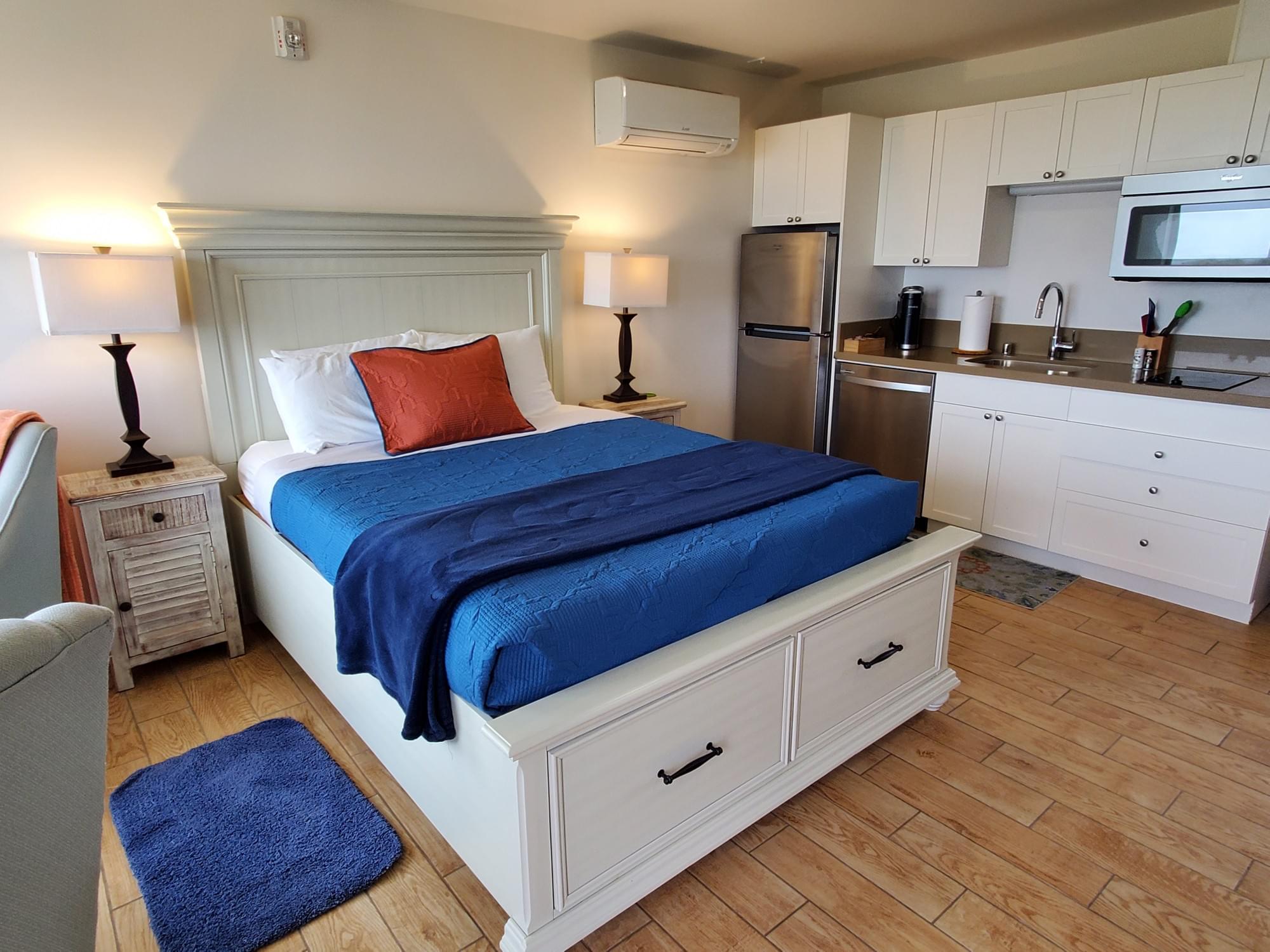 Rooms & Suites - Moonstone Beach Motel