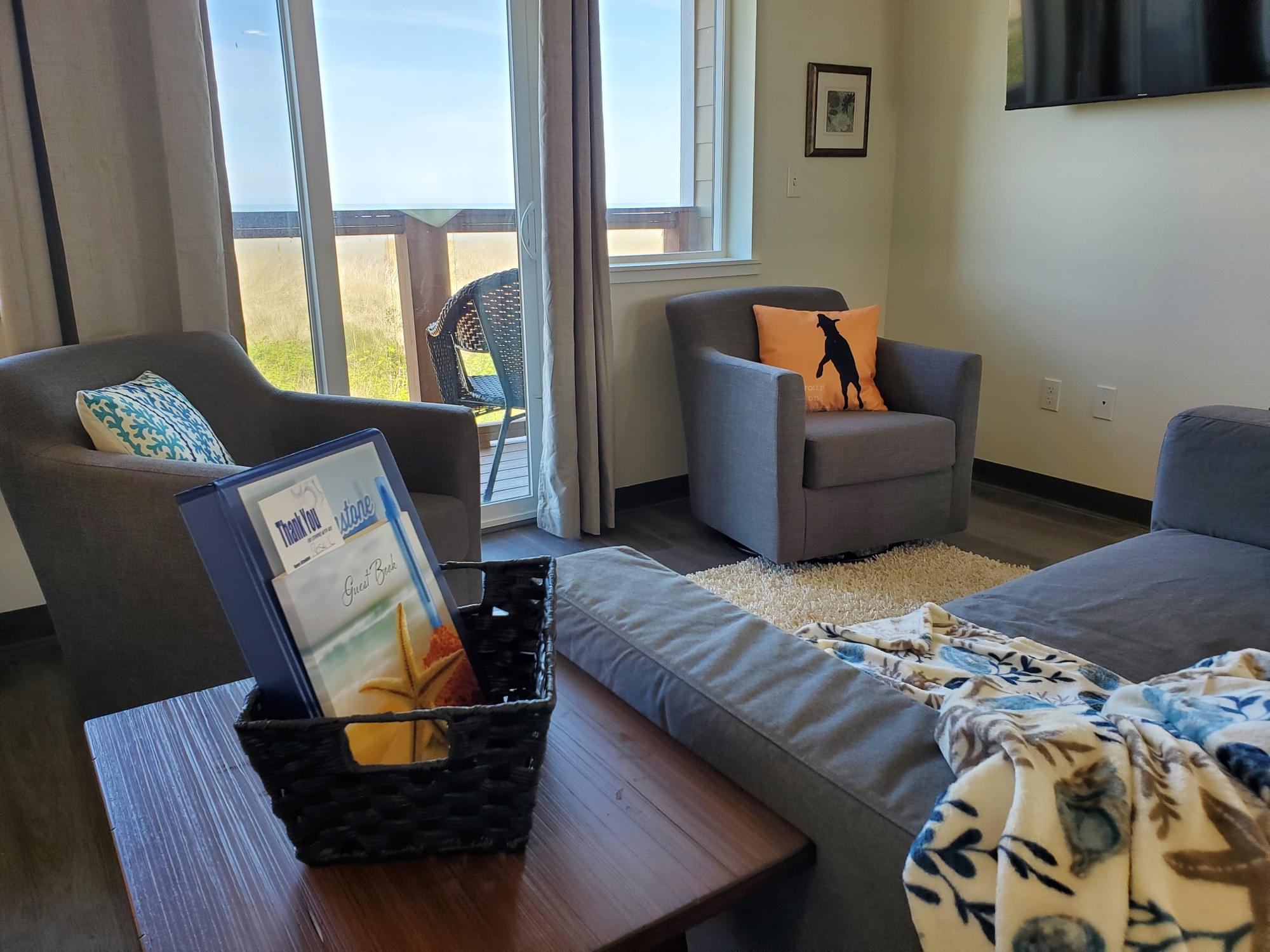 Rooms & Suites - Moonstone Beach Motel