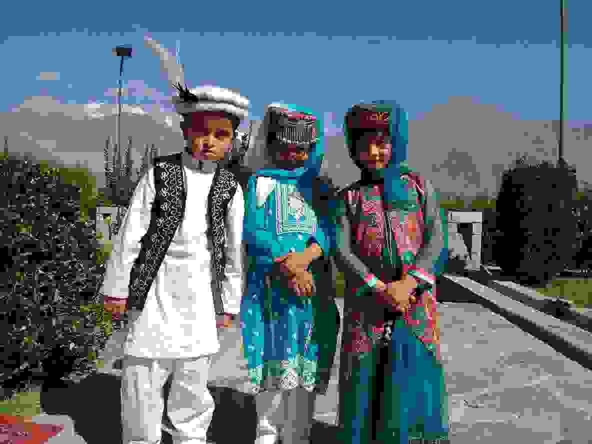 traditional dress of gilgit baltistan - Traditional Dre...