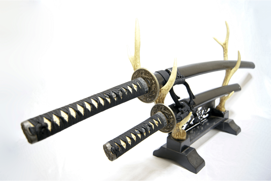 Katana Vs Longsword: A Comparative Analysis Of Two Lege...