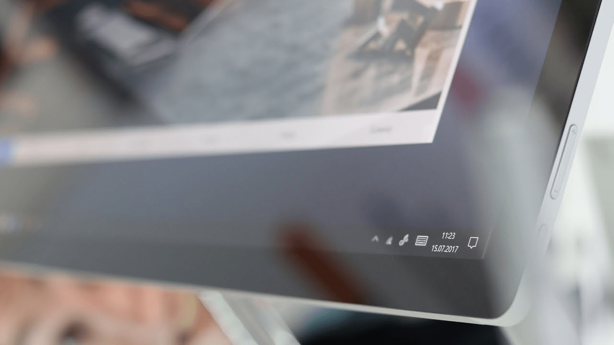 How to make taskbar transparent windows 10