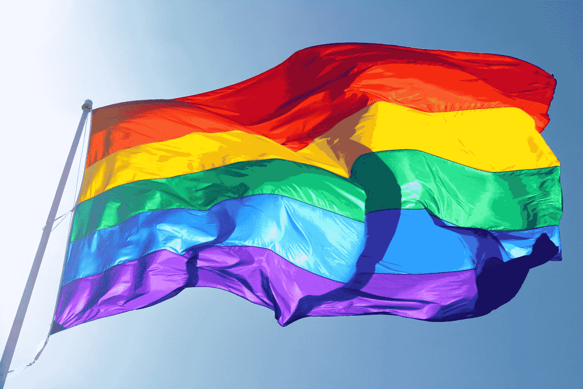 How many colors in gay pride rainbow