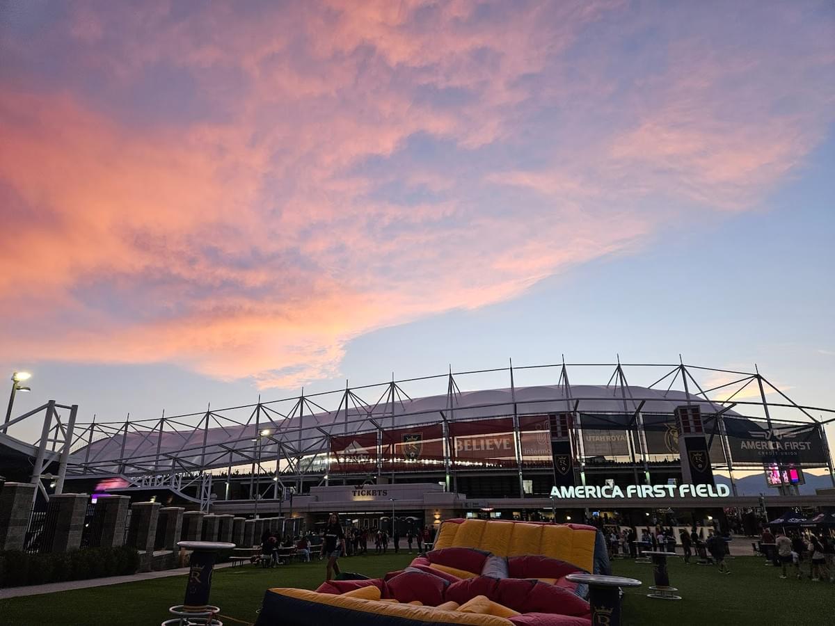 Why did Mayor Monica Zoltanski DECLINE to sign the Sand...