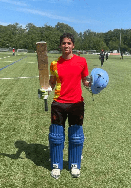 Practige 100 van Arav Mishra en ruime zege voor ACC 2