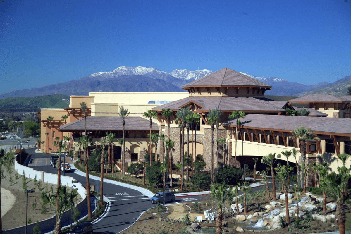 Does san manuel indian casino hire felons