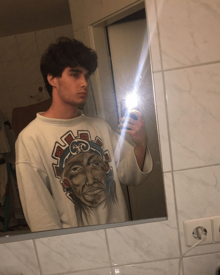 Mirror gay twink selfie