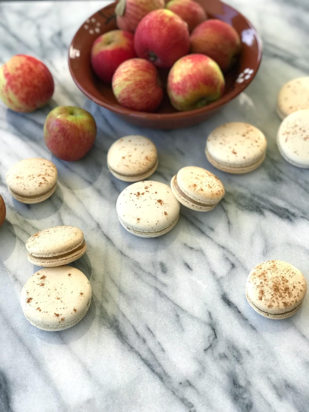 Spiced Apple and Salted Caramel Macarons - Macarons Fal...