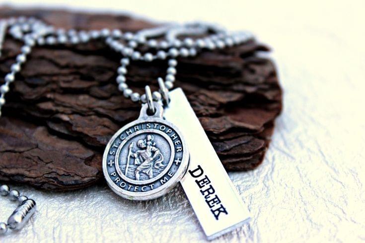 What are some thoughtful Marine mom gift options?
