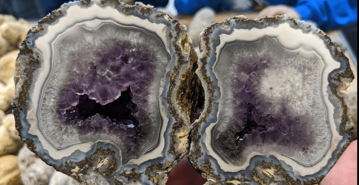 Why The Knott's Berry Farm Geode Shop ROCKS - Knotts B...