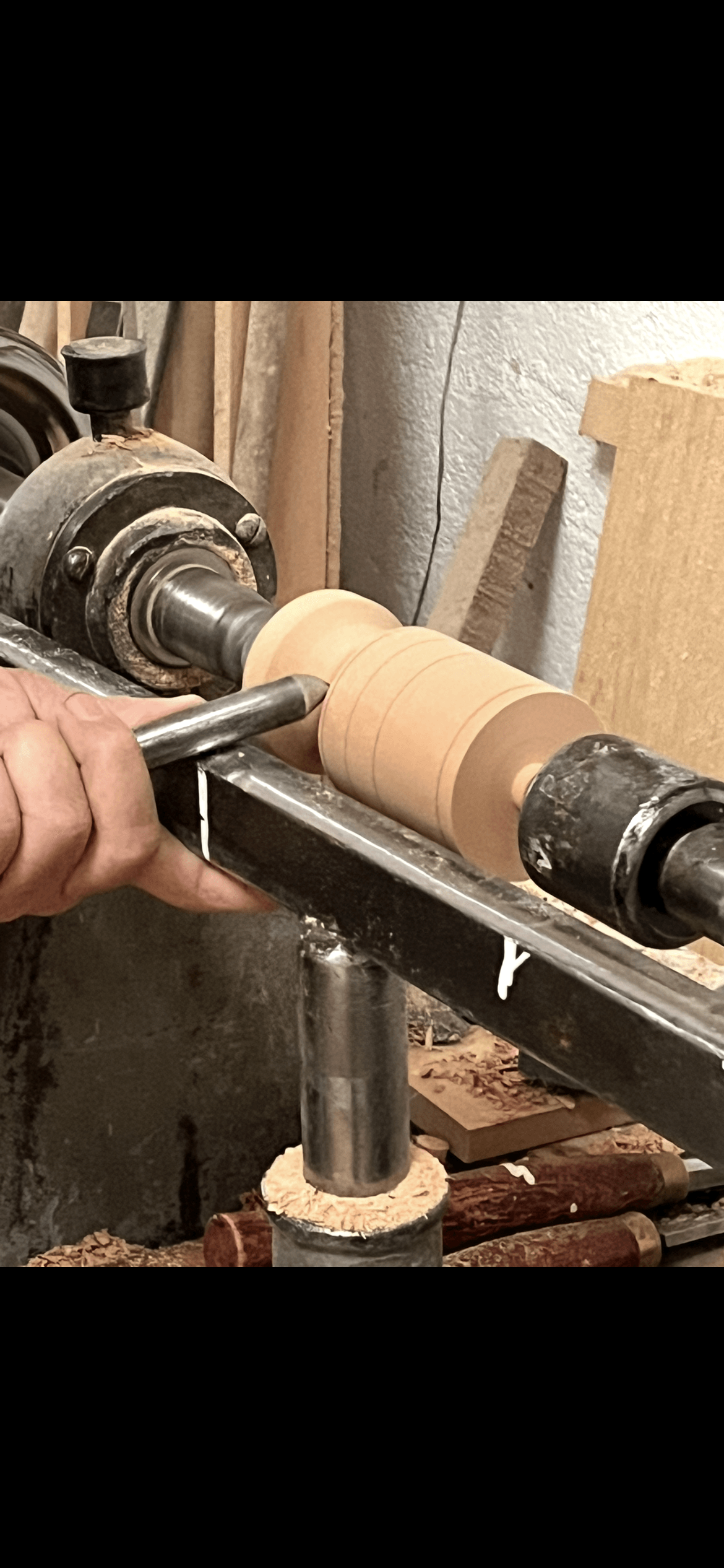¿Cómo hacemos una pieza de madera torneada?