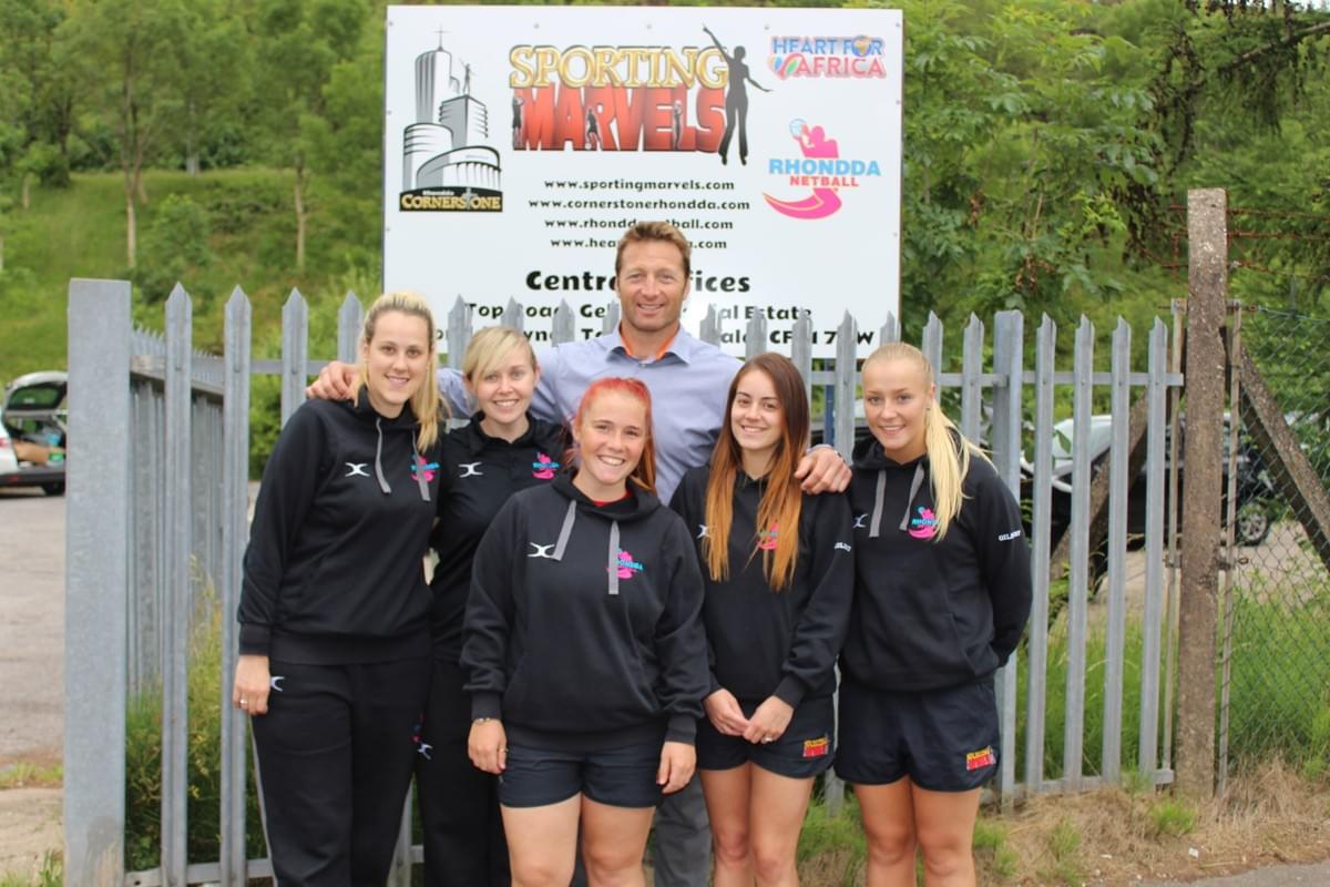 Rugby legend "Goffy" gives rhondda netball a big thumbs...