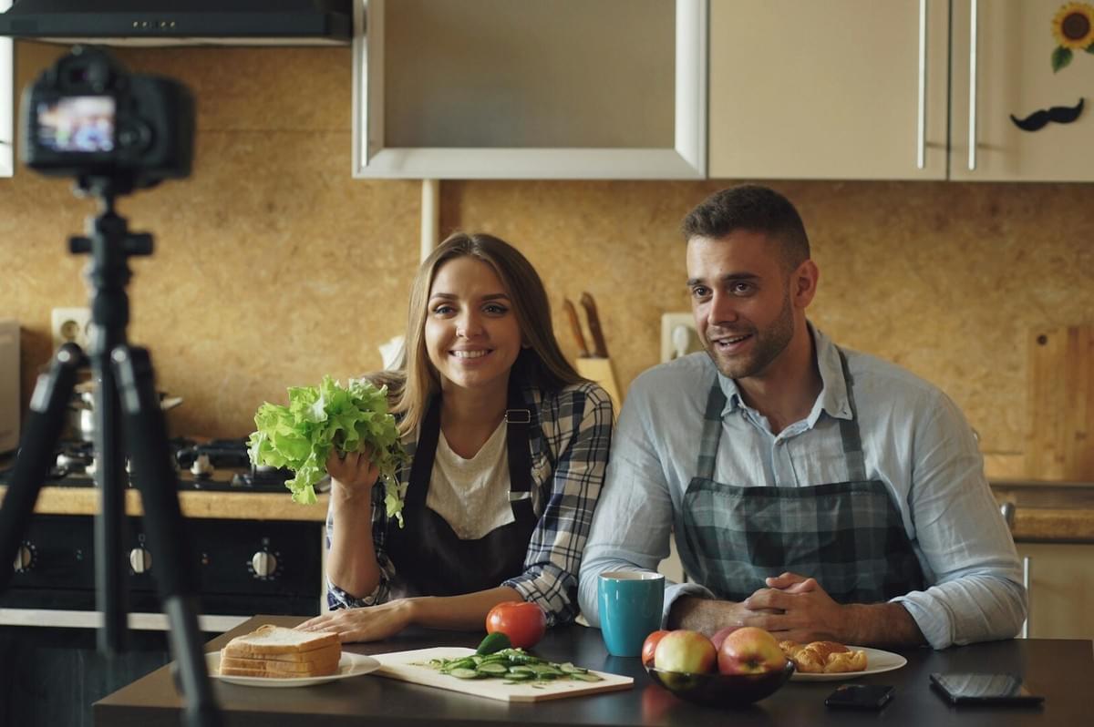 Social Cooking: Building New Friendships Through Food S...