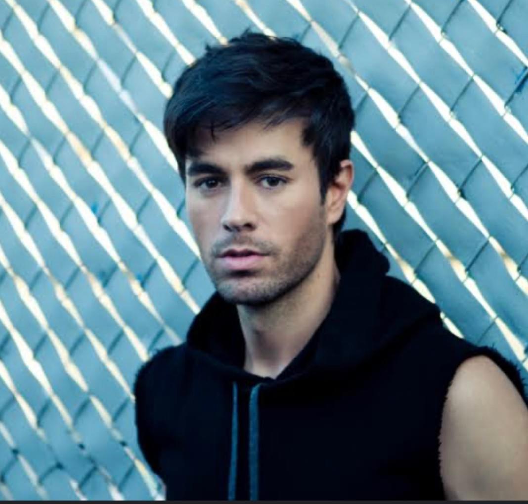 4 canciones de Enrique Iglesias que no te puedes perder...
