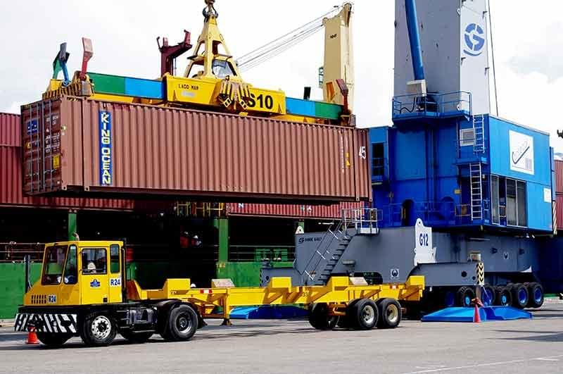 Difference between freight forwarder and NVOCC