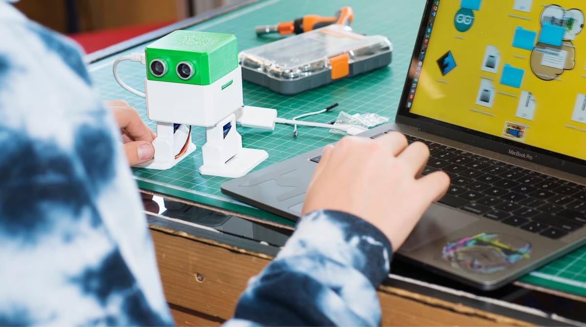 Otto: A Coding Robot for Kids, Families, and Classrooms...