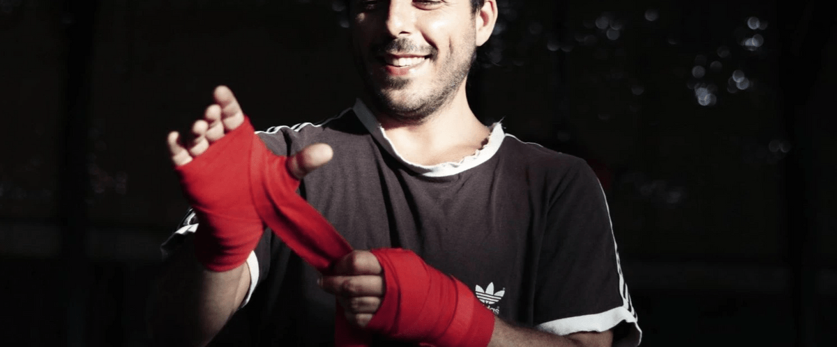 How to Do Muay Thai Hand Wraps the Proper Way - MUAY TH...