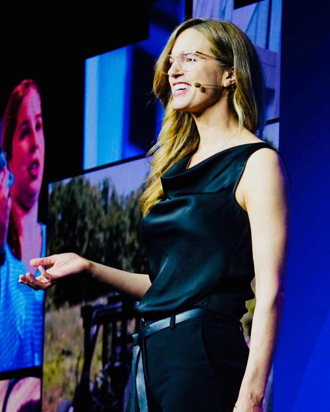 Artificial Intelligence Keynote Speaker & Top Voice Women in AI