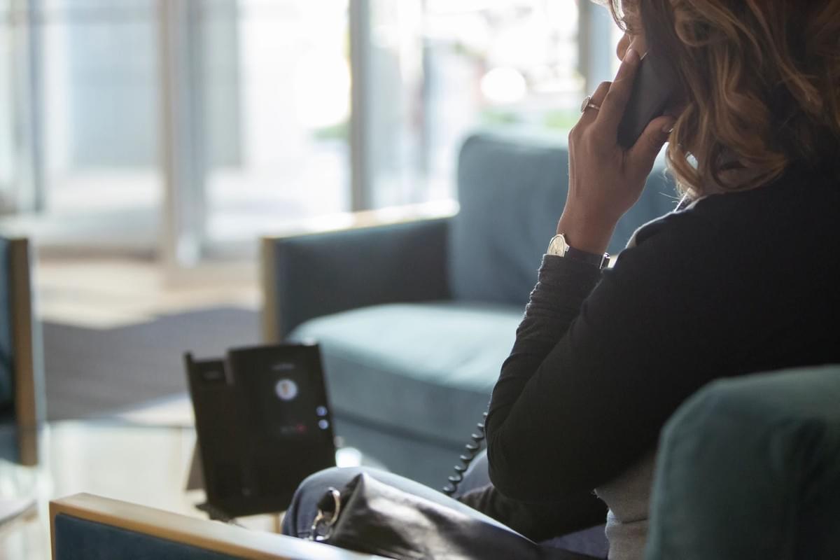 Poly CCX500 商務話機