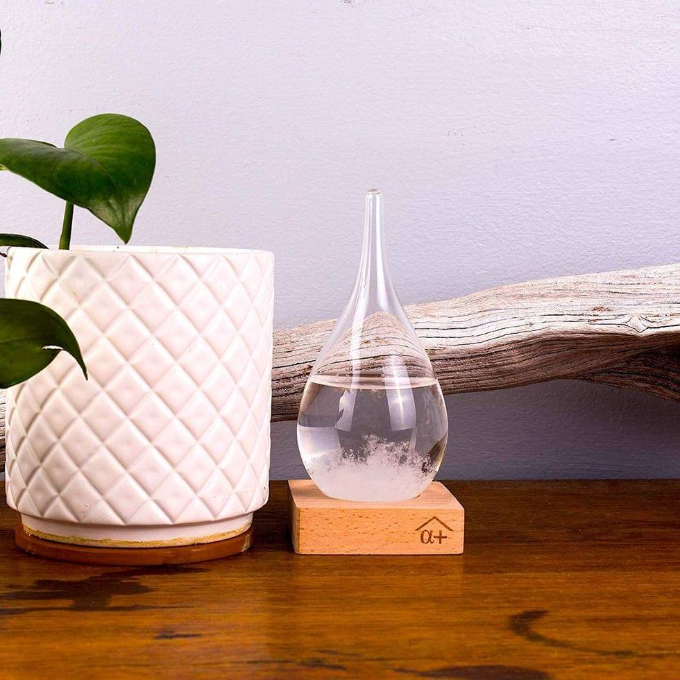 How does storm glass predict weather?