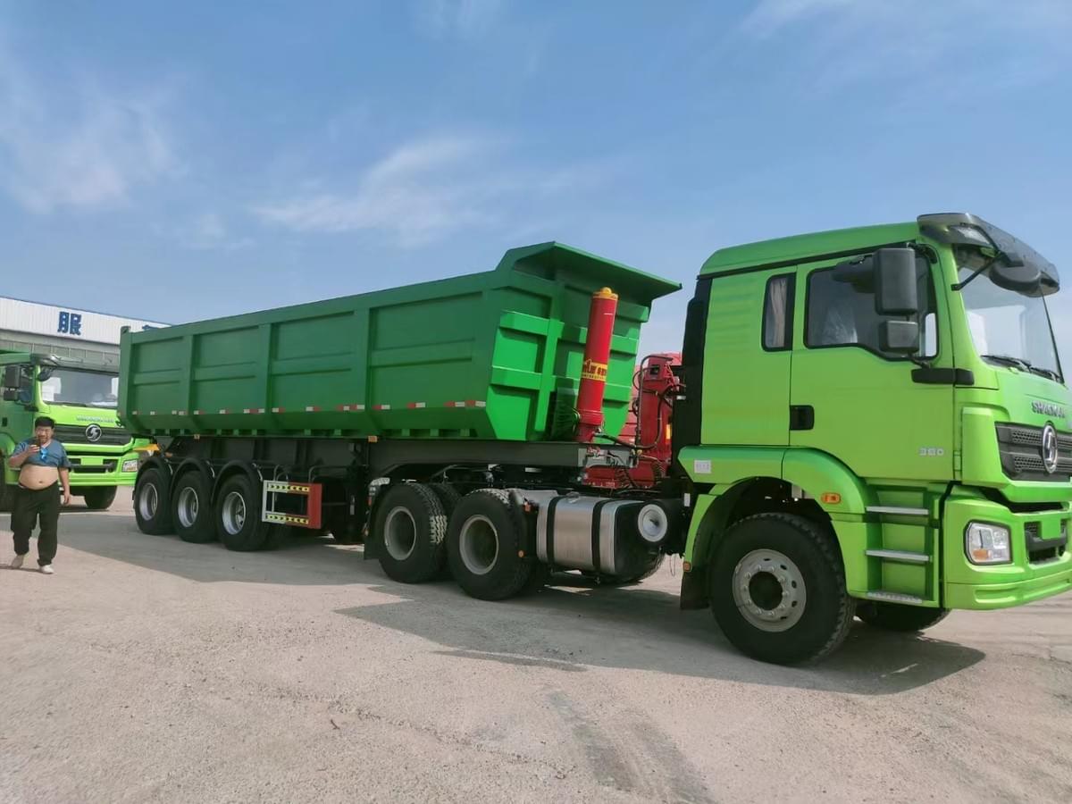 Lifting operations and precautions for rear-turning dum...