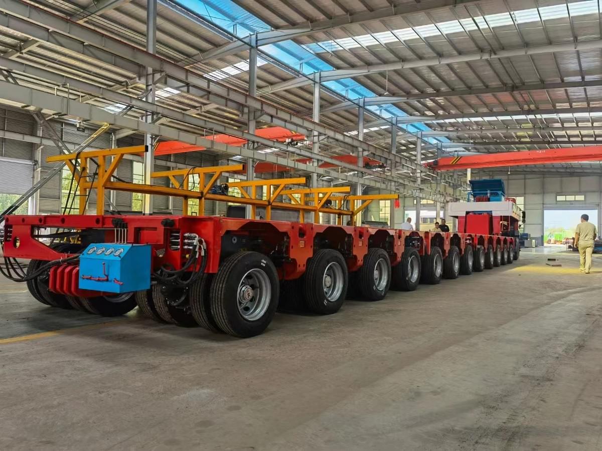 Modular semi-trailer for transporting large equipment