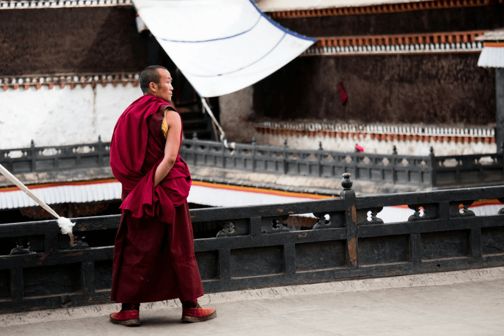 Tibetan Buddhism Prostration - Why to Make Prostrations | Guide Tibet