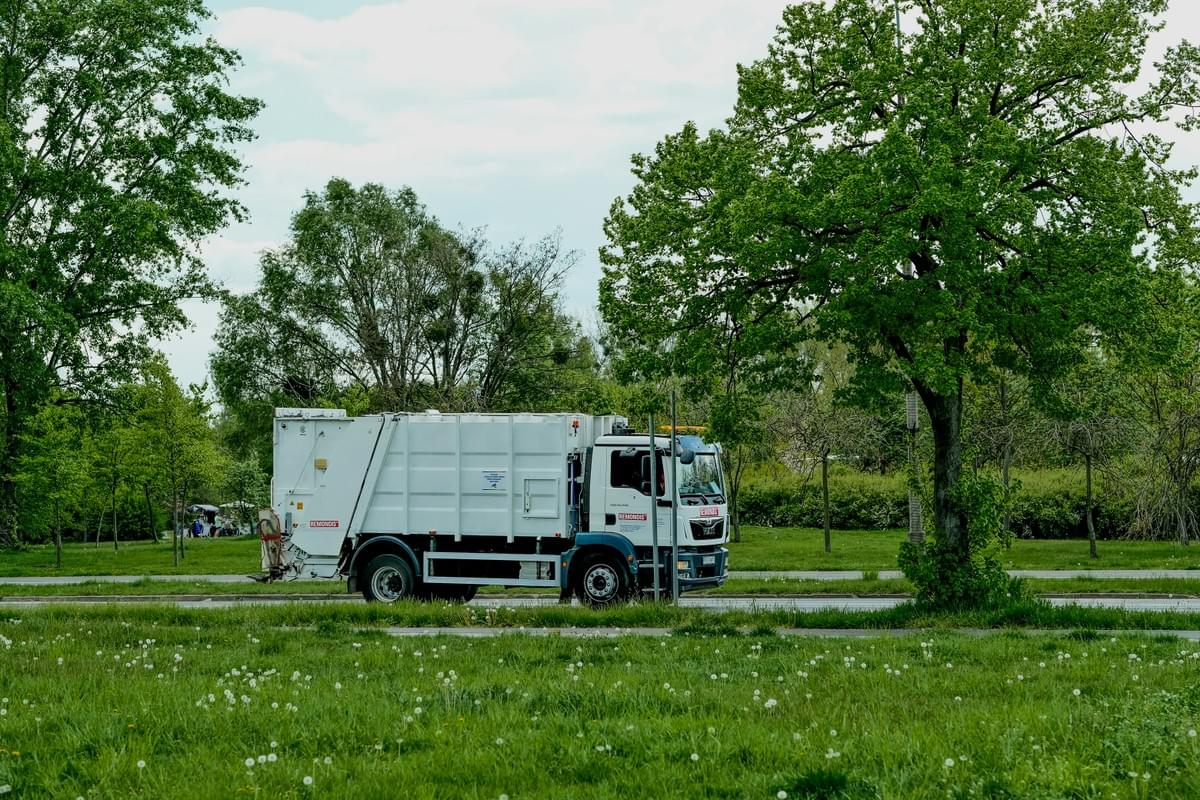 Essential Guide to the Garbage Collector Truck - Blog