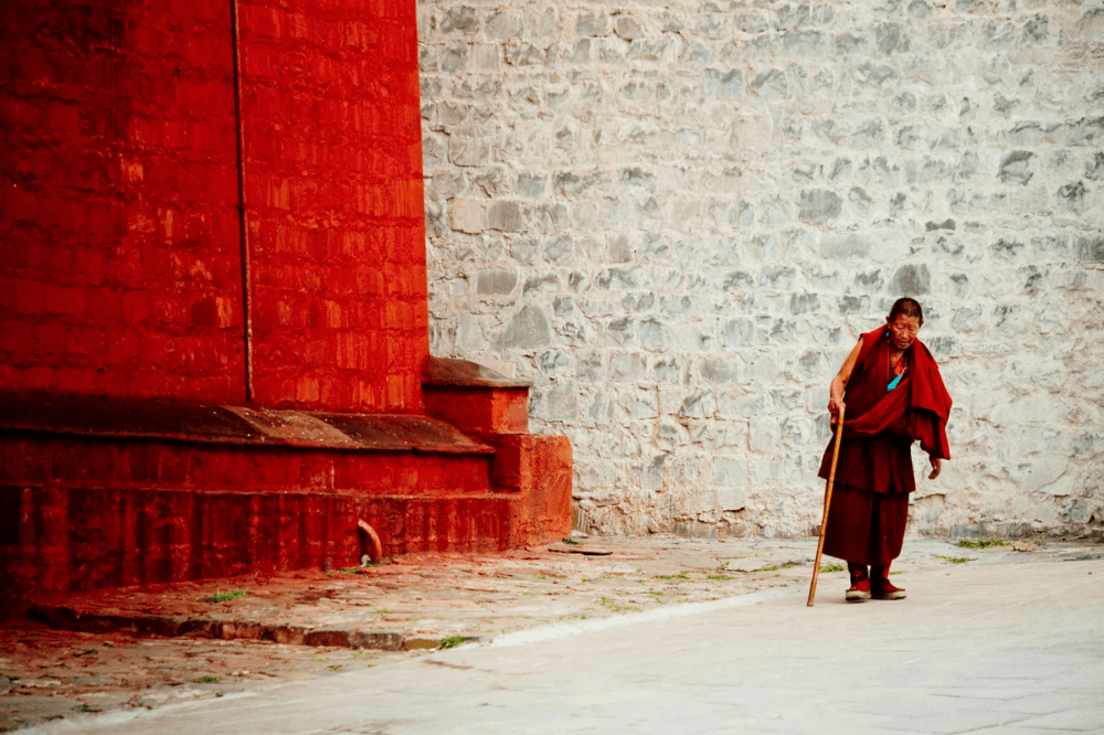 Tibetan Buddhism Prostration - Why to Make Prostrations | Guide Tibet