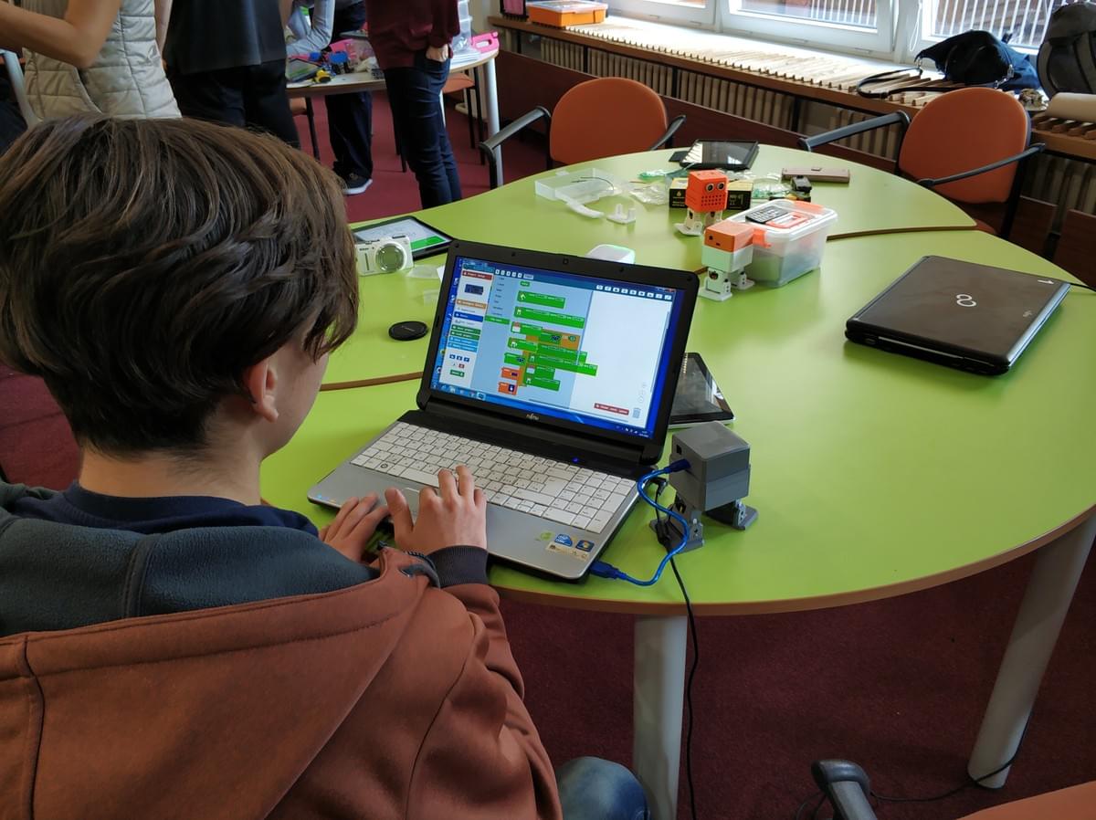 Why Otto Takes First in Beginner Robotics Kits for Teen...