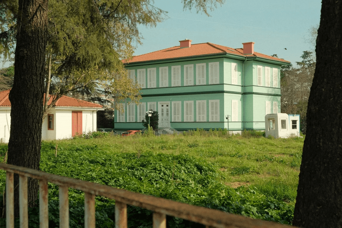 Best Container Mansion Ideas for Your Dream Home