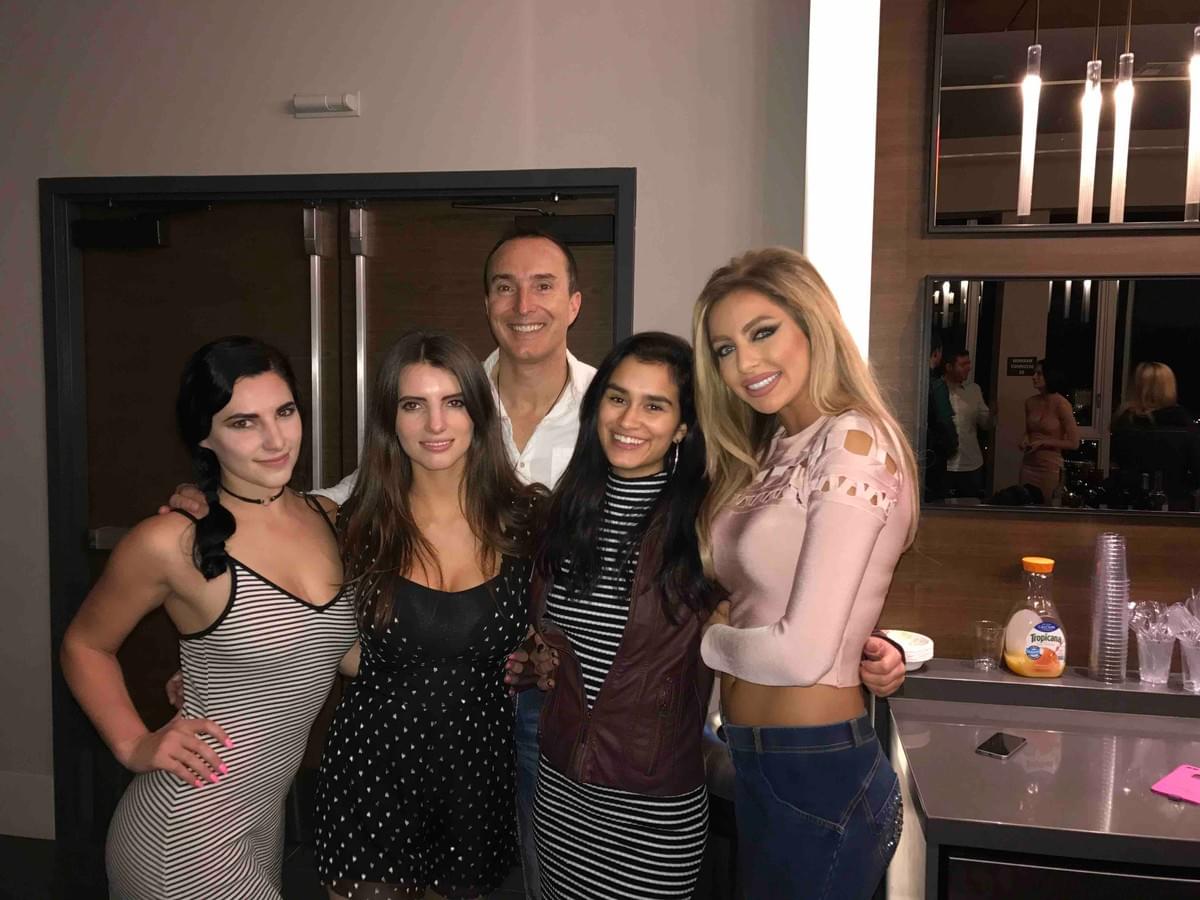 ENTERTAINMENT - Christine Classy World