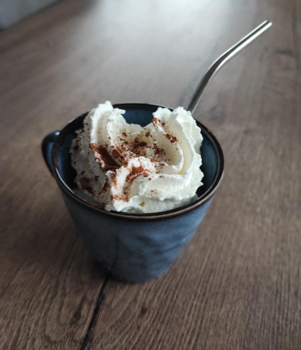 Frappé van espresso met bijvoeding