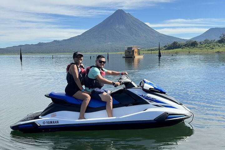 ¡Tour de Jet Ski por el Lago Arenal!