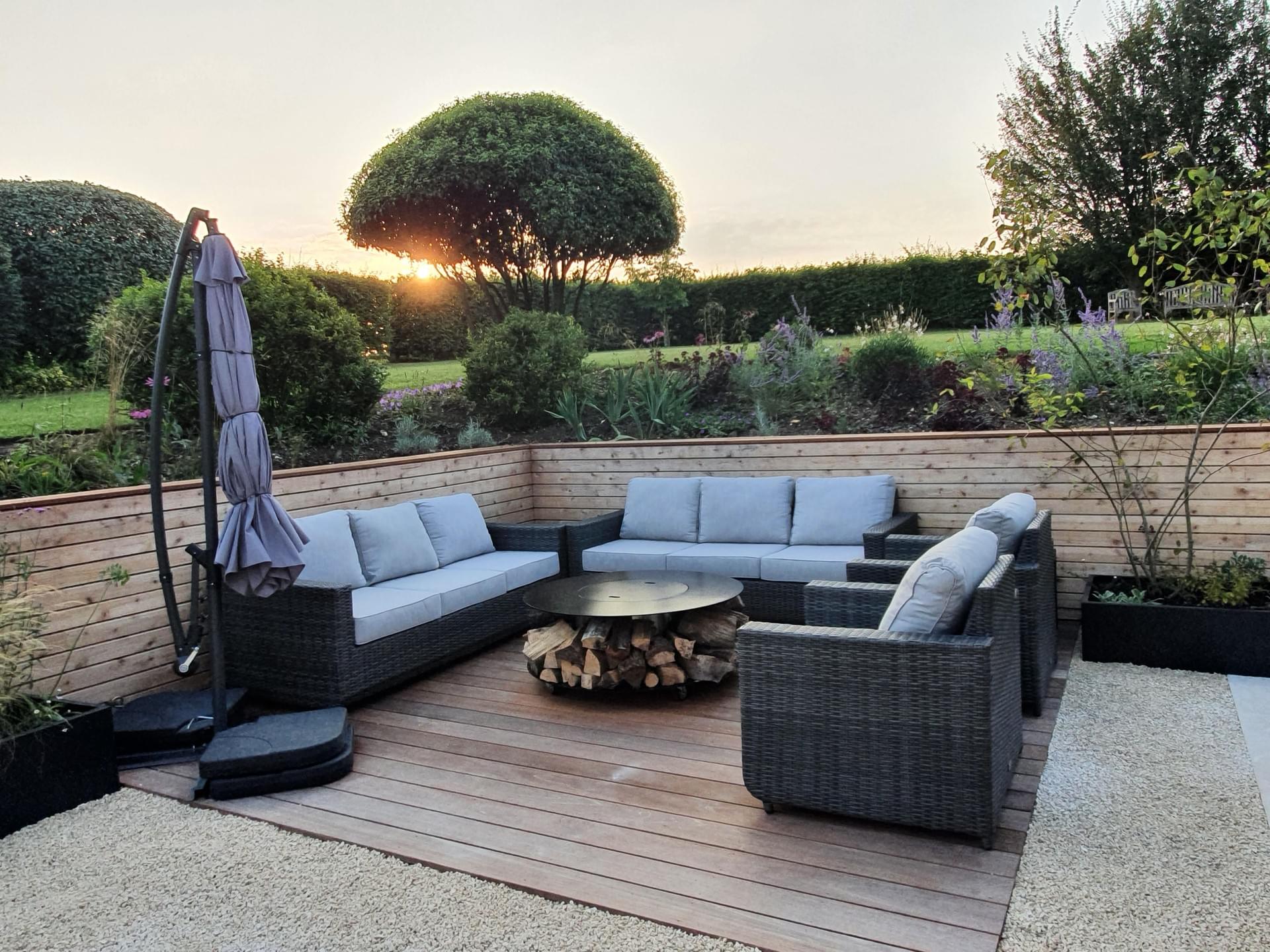 Deluxe Log Fire Pit | Practical Elegant Multi Functional