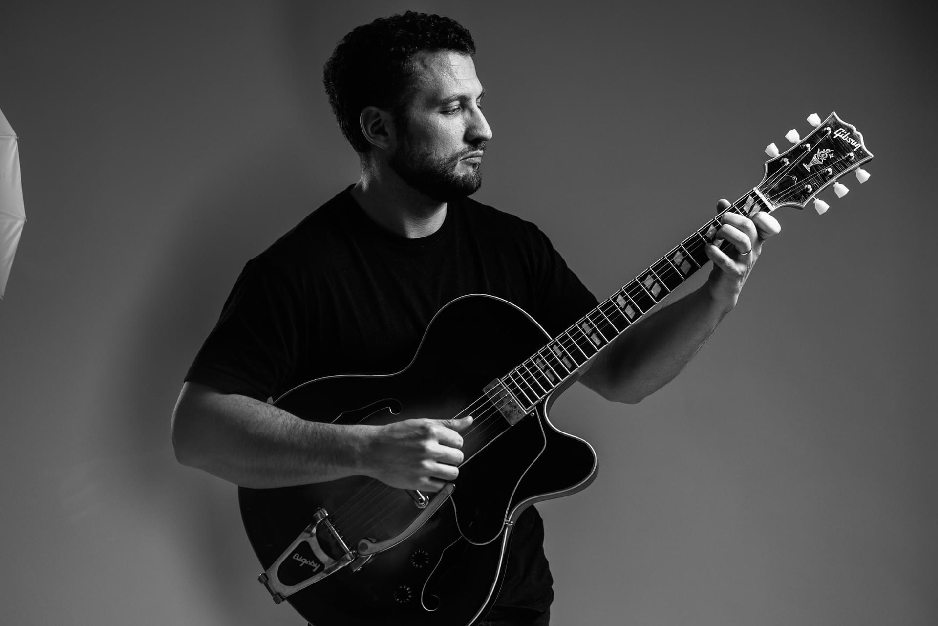 Colt Wiseman Smooth Jazz Chillpop Guitariste / Peintre