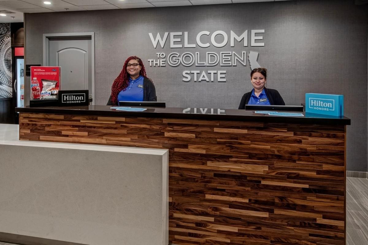 HAMPTON INN - AXIS Hotel Group