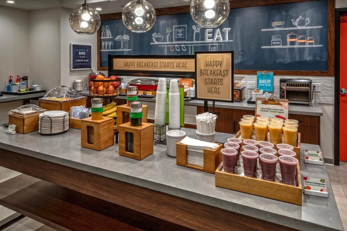HAMPTON INN - AXIS Hotel Group