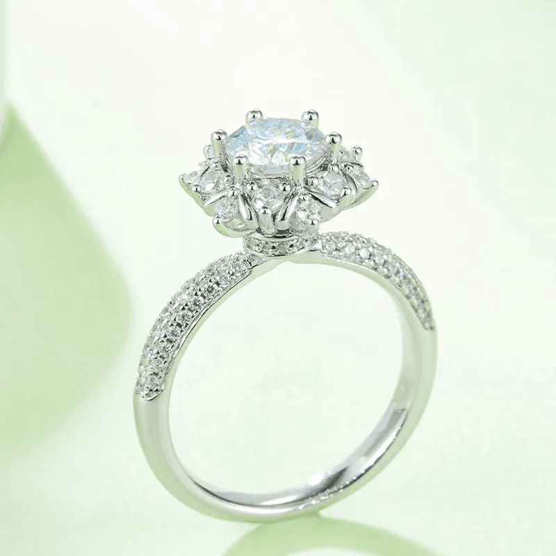 Comparing the Best Fake Diamond Rings Moissanite for Yo...