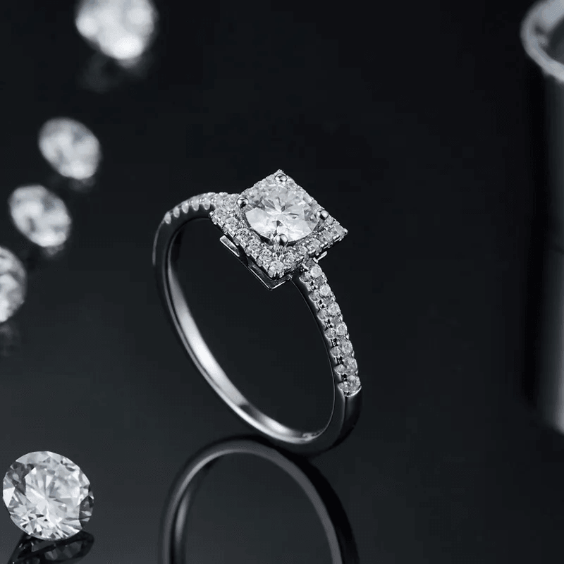 Comparing the Best Fake Diamond Rings Moissanite for Yo...